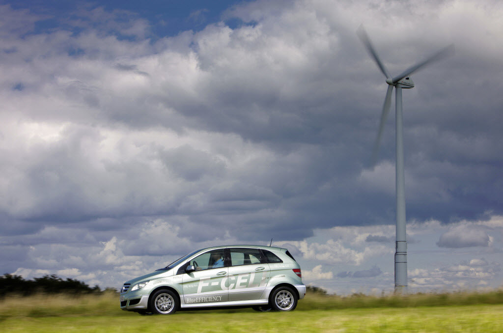 Daimler: Fuel Cell Electric Drive Celebrates Its 25th Birthday ...
