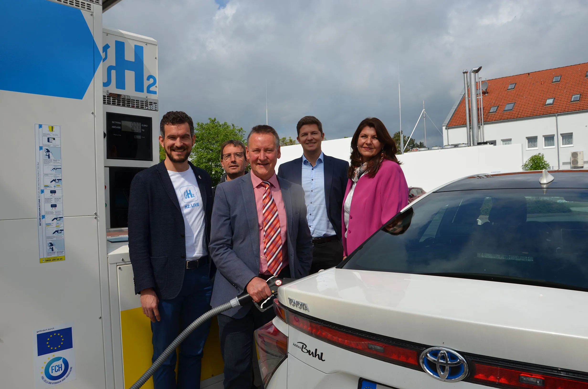 H2 Mobility, Shell and Air Liquide Open First Hydrogen Fuelling Station ...