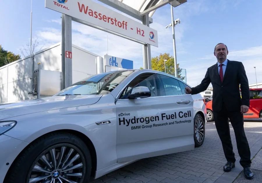 BMW Boss Zipse Suggests Hydrogen Option