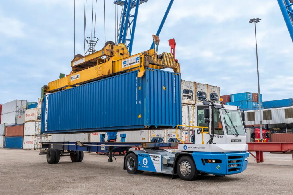 First Hydrogen-Powered Terminal Tractor Operational in Port of Rotterdam