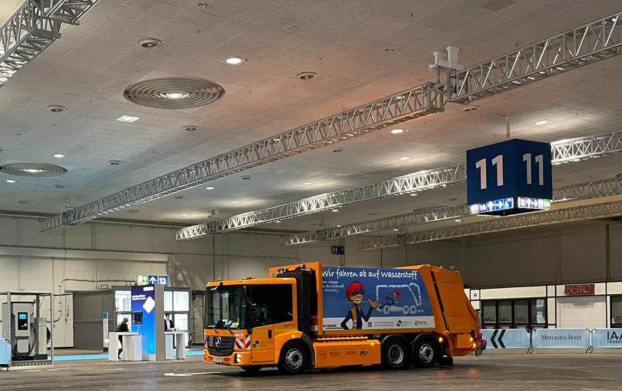 Six Hydrogen Fuel Cell Powered Garbage Trucks Arrive In Herne ...