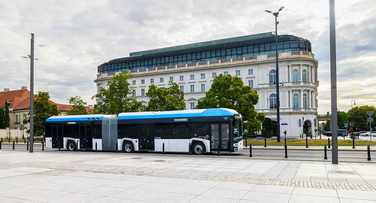 Solaris Presents Its Articulated Hydrogen Bus And Electric Midibus At ...