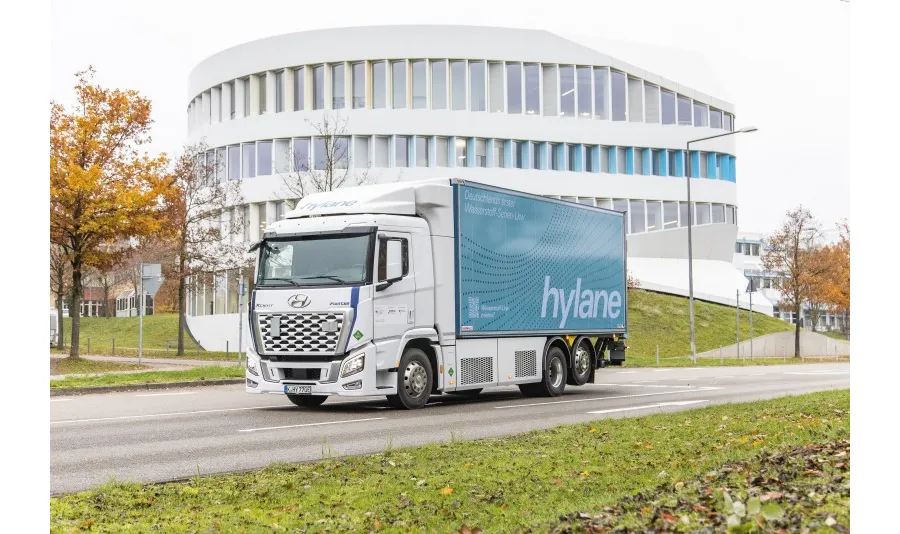 First Hydrogen Fuel Cell Series Truck on German Roads