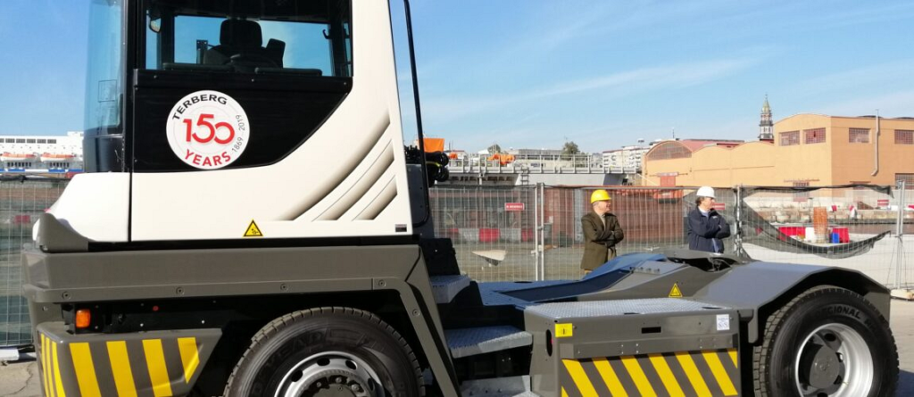 Italy: A Hydrogen Tractor Is Being Experimented With By Grimaldi In ...