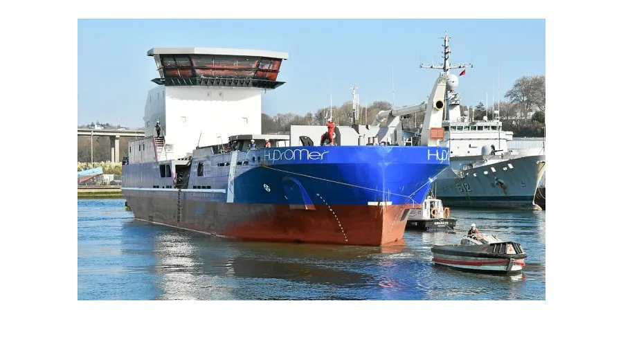 HyDrOMer, a Hybrid Hydrogen Dredger Arrives at Concarneau