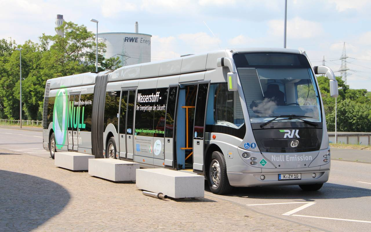 Germany's First Mobile Hydrogen Filling Station Powers New Emission ...