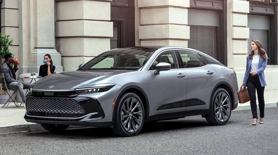 Toyota Crown Introduces New Hydrogen Fuel-Cell Model, on Sale This Autumn