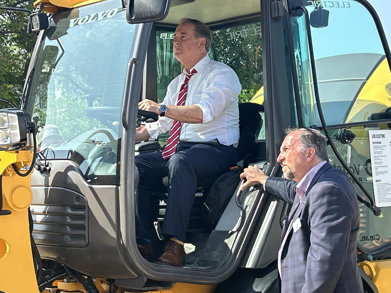 Volvo Construction Equipment Showcases World's First Hydrogen Fuel Cell ...