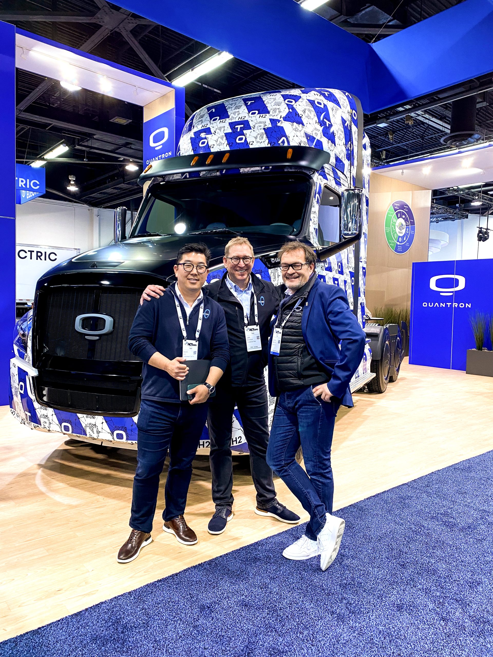 Quantron Us Unveils Its Range Class Leading Hydrogen Powered Class 8 ...