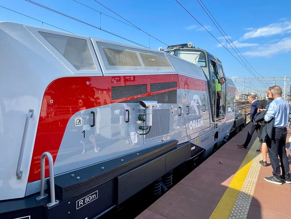 Poland's Hydrogen-Powered Locomotive Takes a Trip