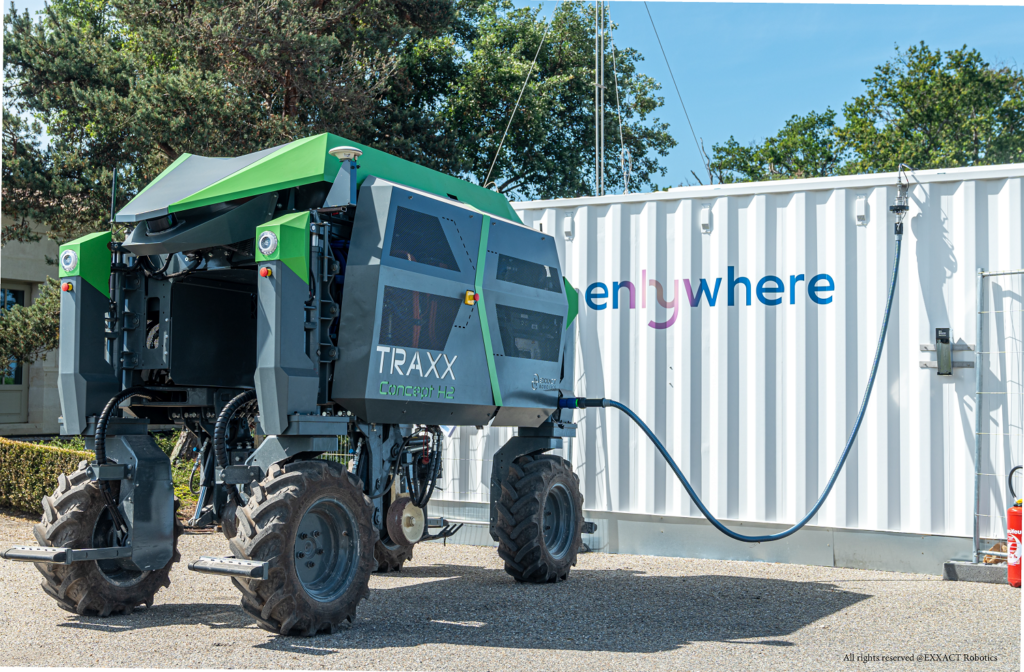 Traxx Concept H2: Hydrogen-Powered Tractor Debuts In Bordeaux Vineyard ...