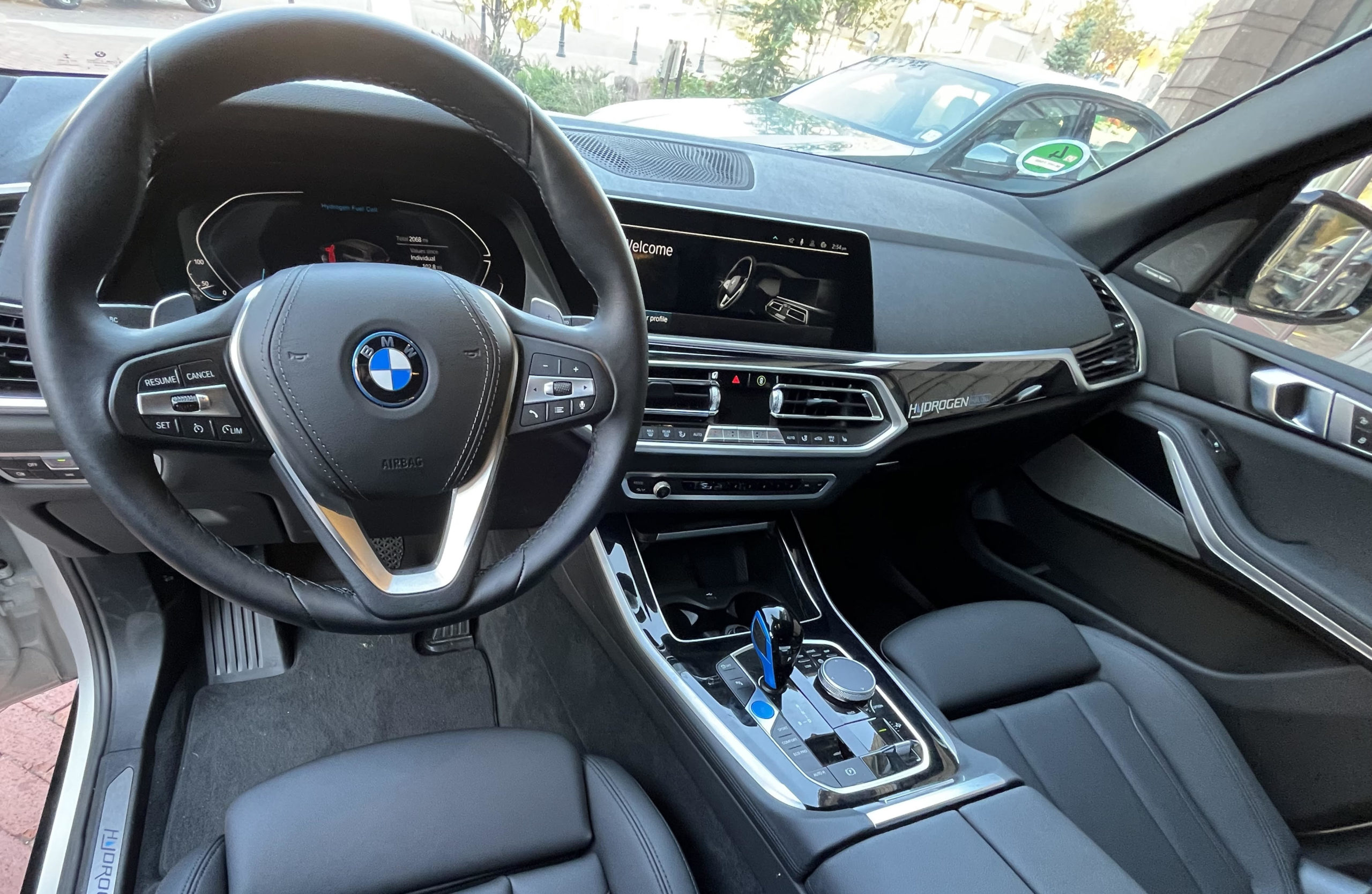 BMW Takes IX5 Hydrogen Vehicle On ‘World Tour’ - FuelCellsWorks