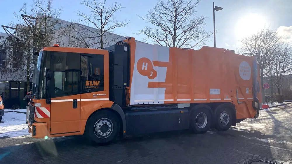 Hydrogen-Powered Garbage Truck Proves Successful in Wiesbaden