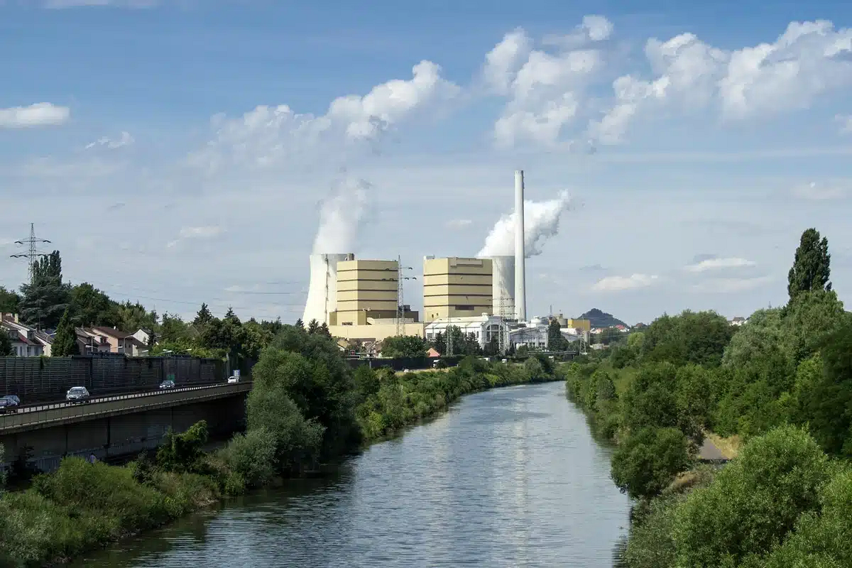 Iqony Spearheads 55 MW Electrolyzer Project To Decarbonize Saarland ...