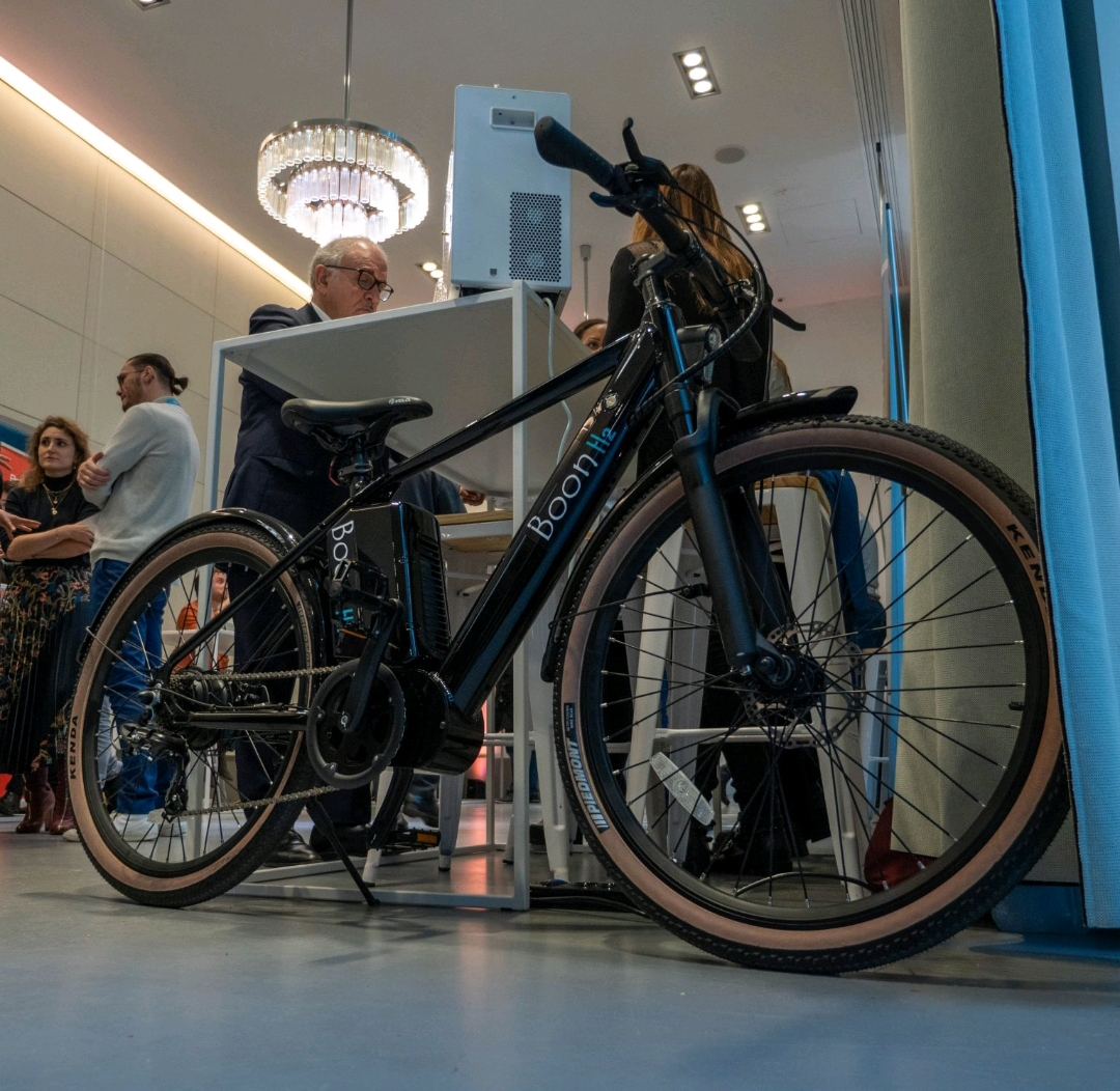 HubUR Introduces Boon H2: A Hydrogen-Powered Electric Bike Set To ...