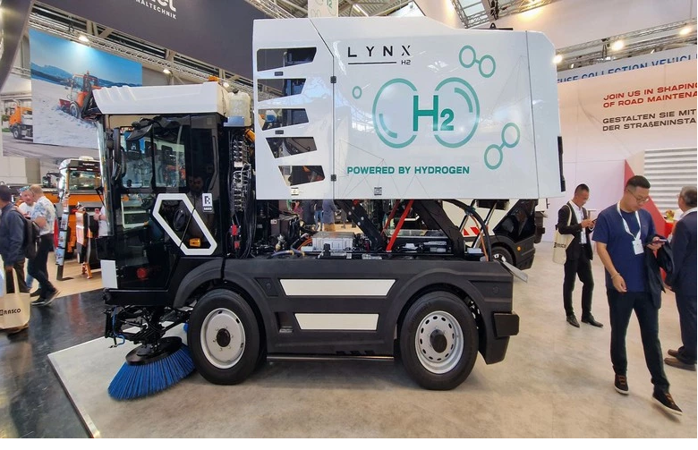 RASCO Unveils LYNX 5000 H2: Hydrogen-Powered Street Sweeper Debuts At ...