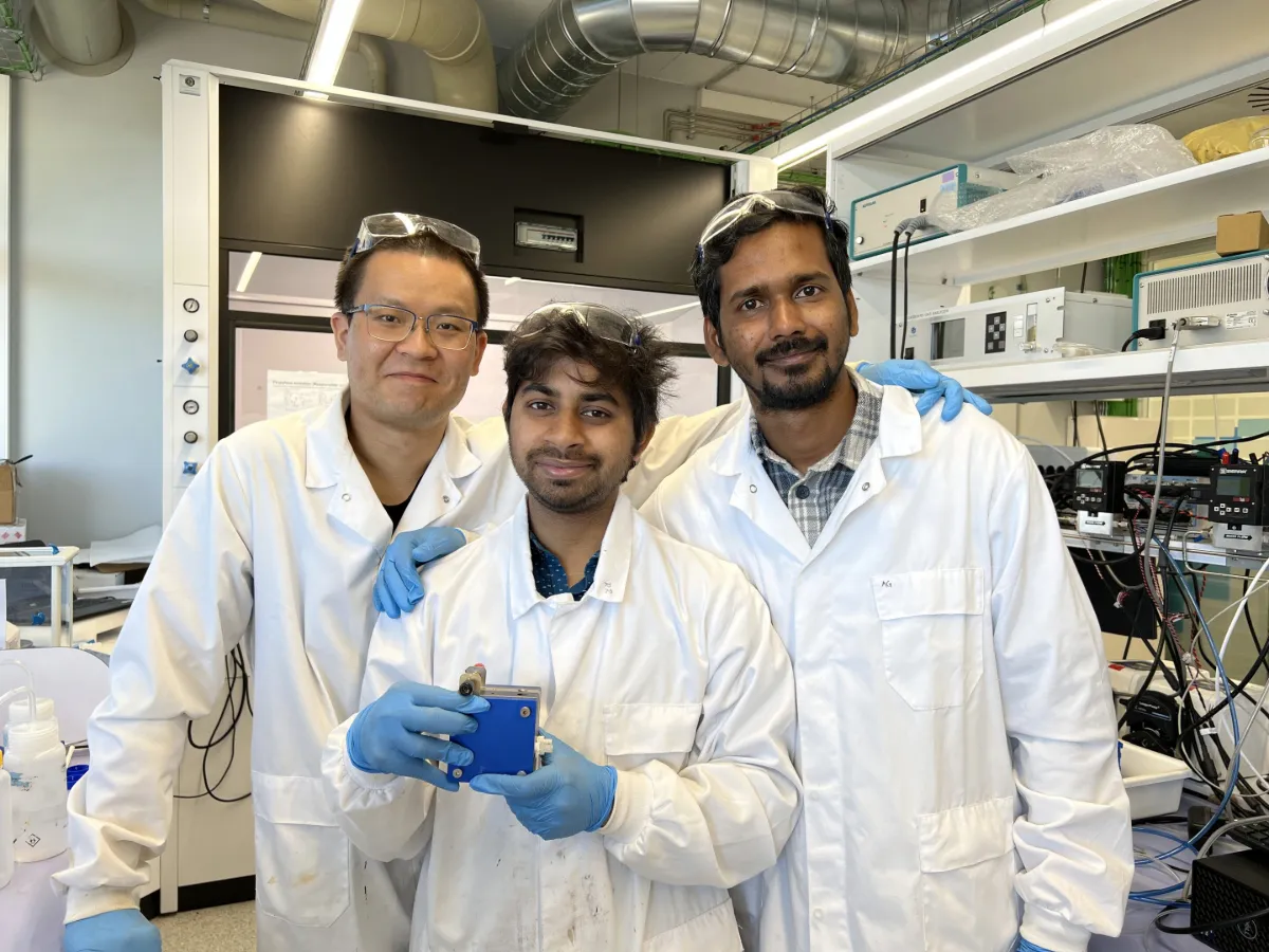 New Catalyst Unveils the Hidden Power of Water for Green Hydrogen ...