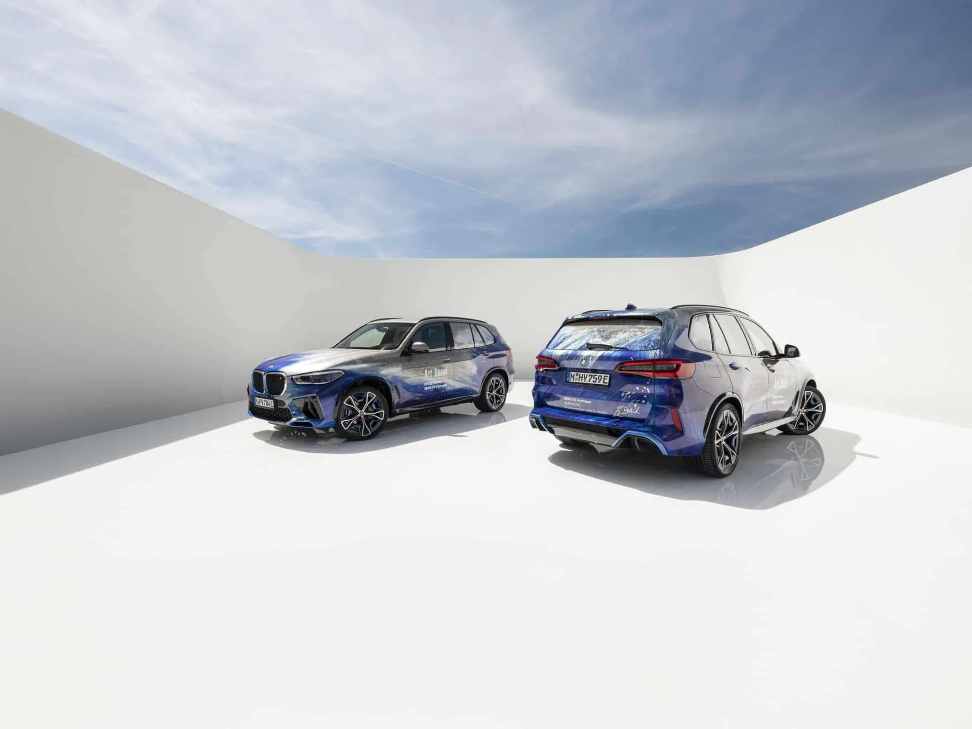 BMW iX5 Hydrogen Gets a Special Wrap for Art Basel