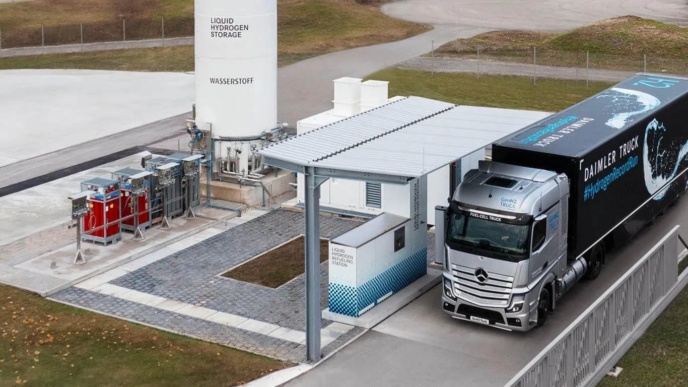 Daimler and Kawasaki Collaborate on Liquid Hydrogen Supply Chain Study