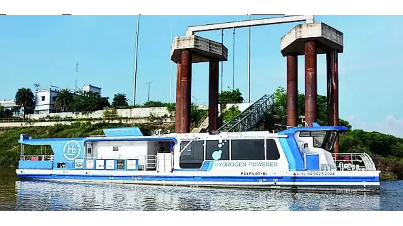 India’s First Indigenous Hydrogen Fuel Cell Vessel Arrives in Varanasi ...