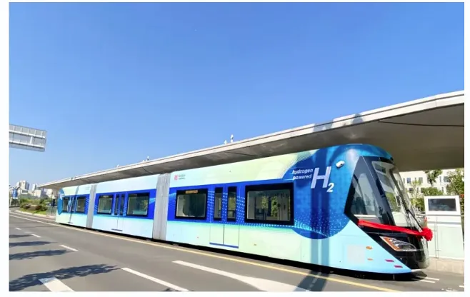 China’s First Hydrogen-Powered Smart Train Goes Into Service in Sichuan ...